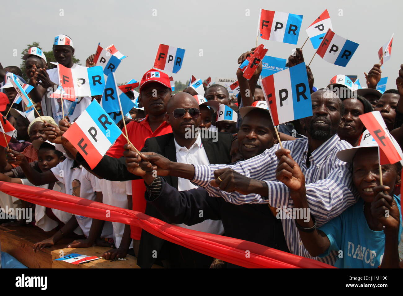 (170714) -- RUHANGO (RWANDA), July 14, 2017 (Xinhua) -- Supporters of ...