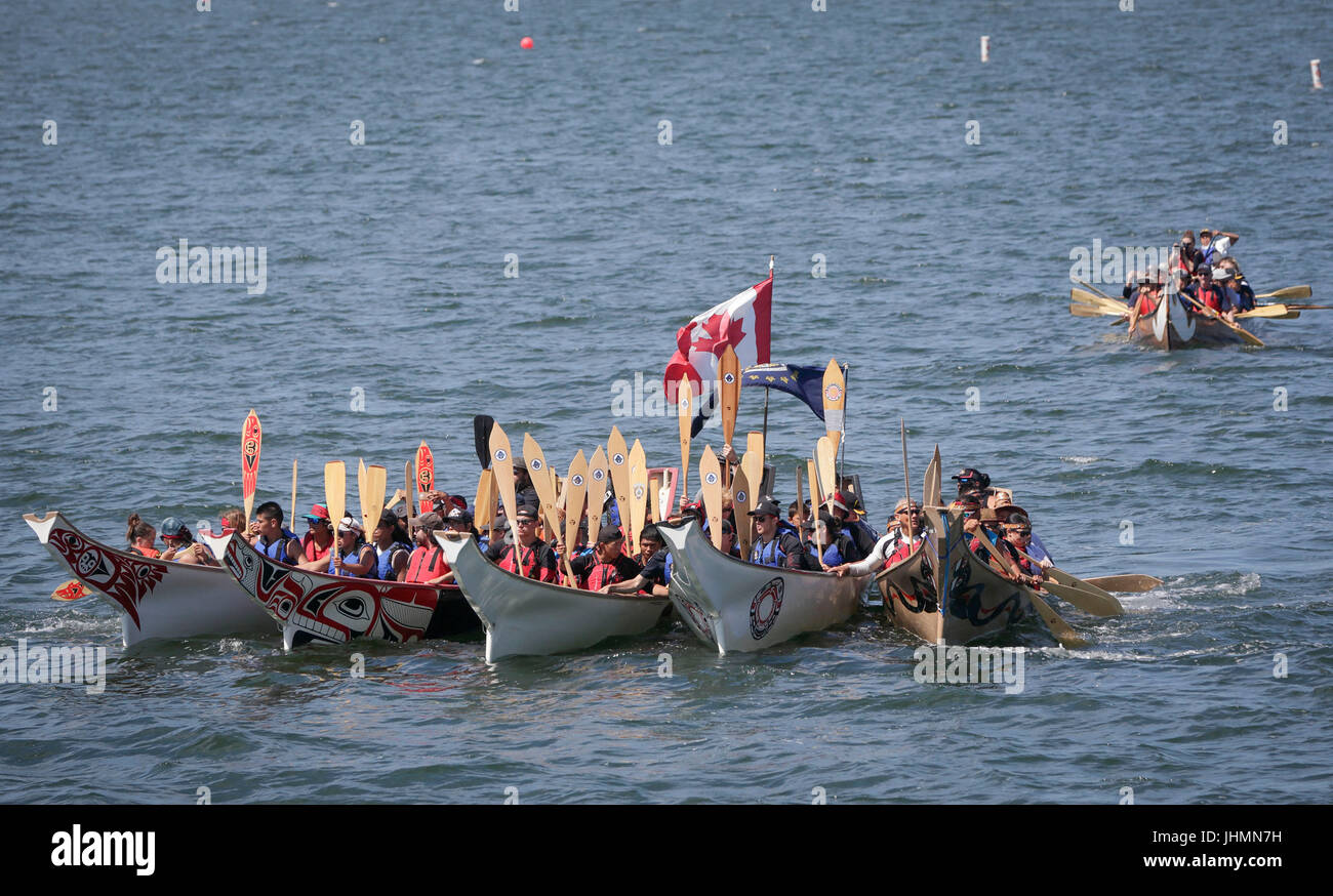 Vancouver, Canada. 14th July, 2017. First Nation canoes line up at the ...
