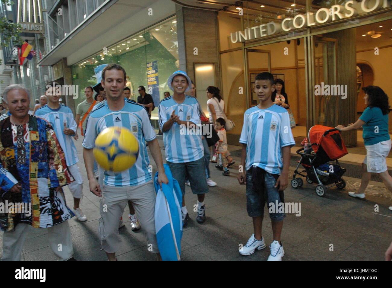 Argentinian football fans at the 2006 Football World Cup at ...