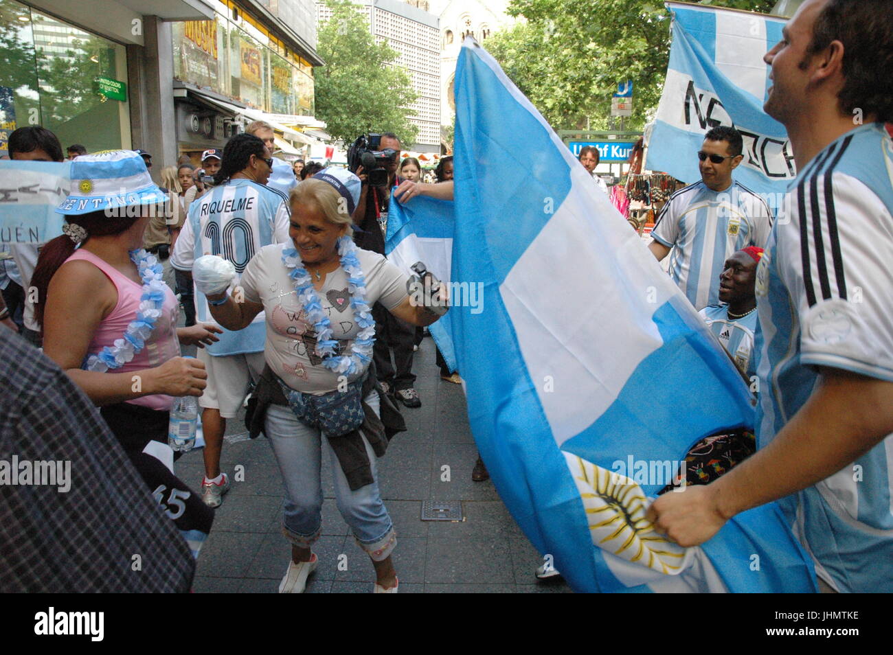 Argentinian football fans at the 2006 Football World Cup at ...