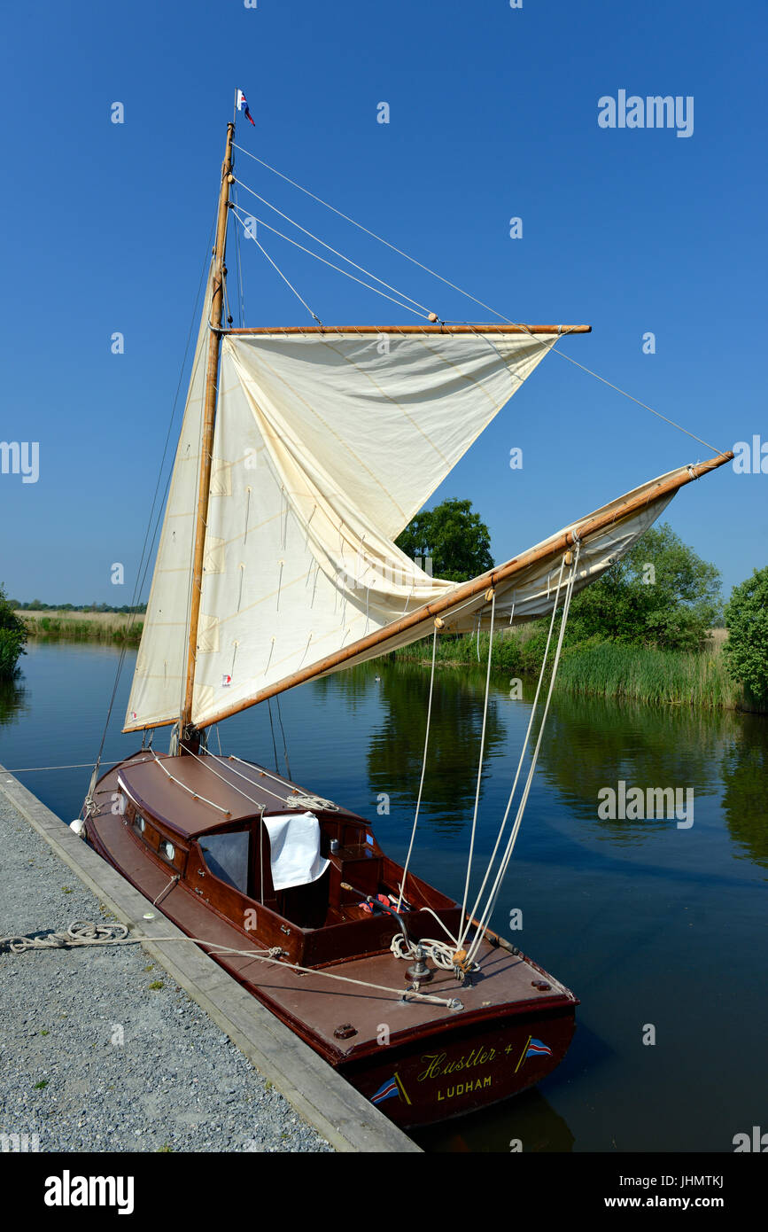 Hustler boat hi-res stock photography and images - Alamy