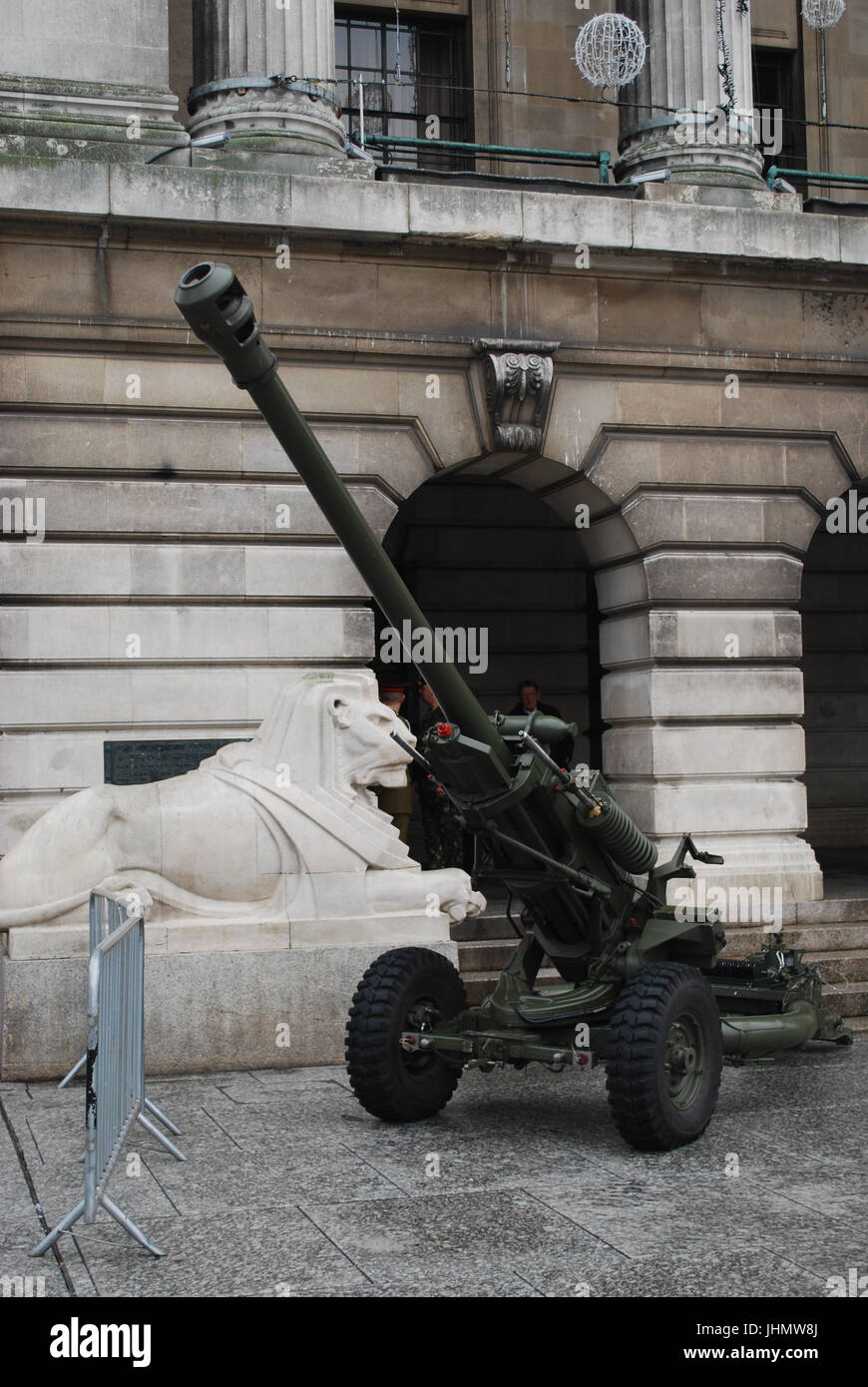 Artillery gun in Old Market Square, Nottingham for Remembrance Sunday ...
