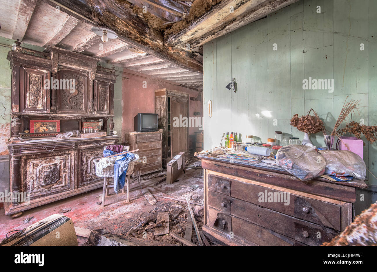 Haunting hi-res stock photography and images - Alamy