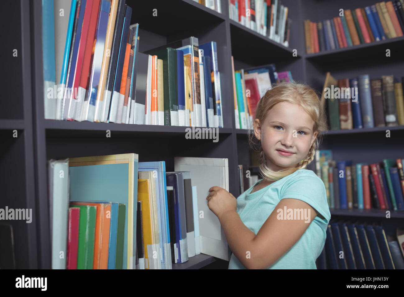 Library shelf arrangement hi-res stock photography and images - Alamy