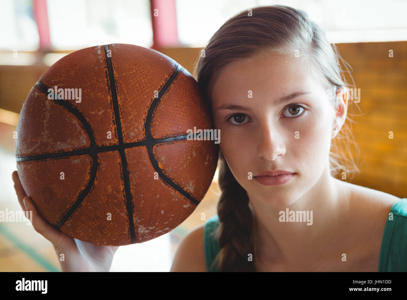 Girl basketball player ball hi-res stock photography and images - Alamy