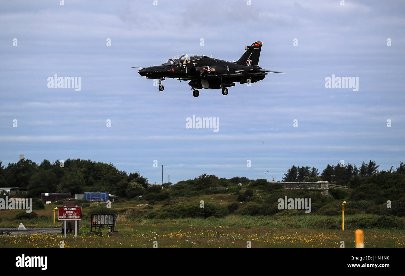 A hawk t2 aircraft landing at raf valley in anglesey hi-res stock ...