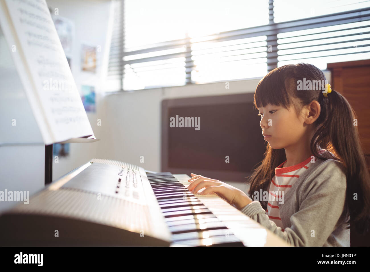 Piano class hi-res stock photography and images - Alamy