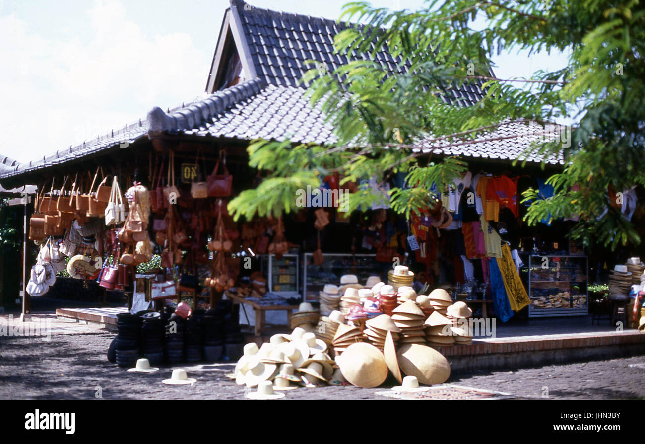 Central java crafts hi-res stock photography and images - Alamy