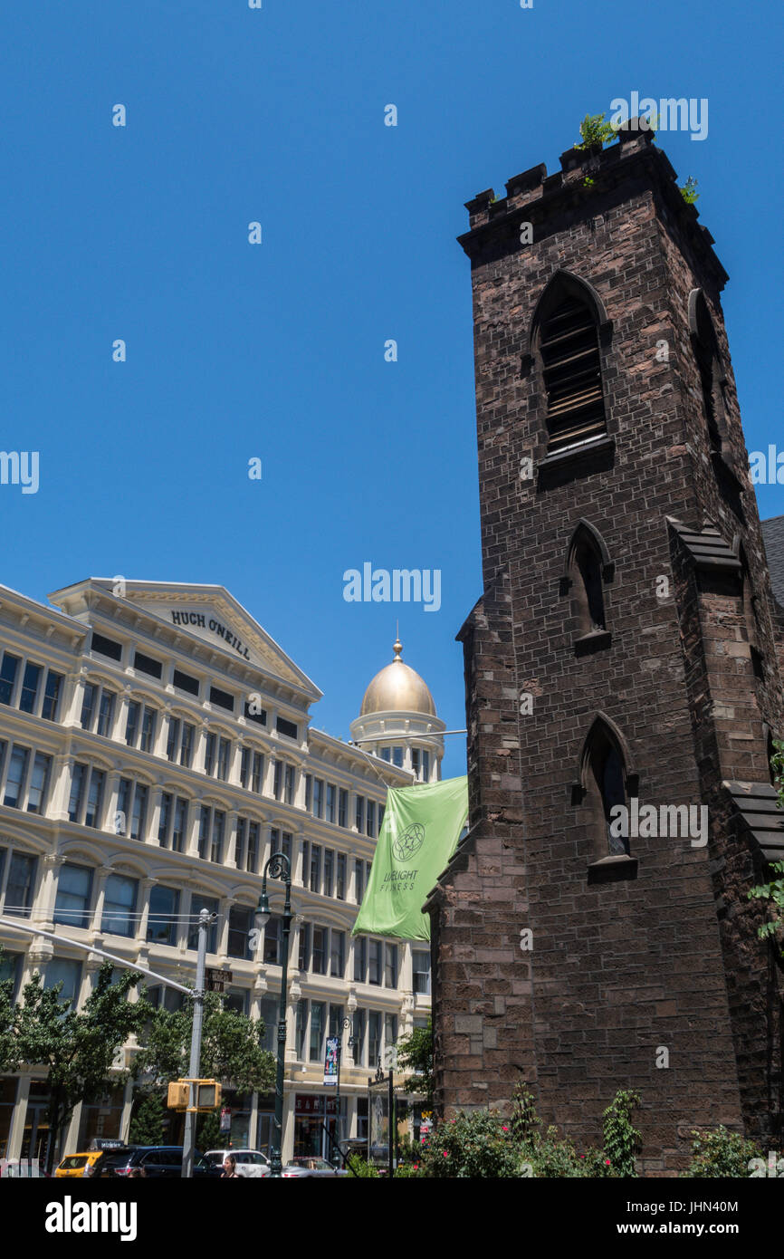 Cast iron mile stone hi-res stock photography and images - Alamy