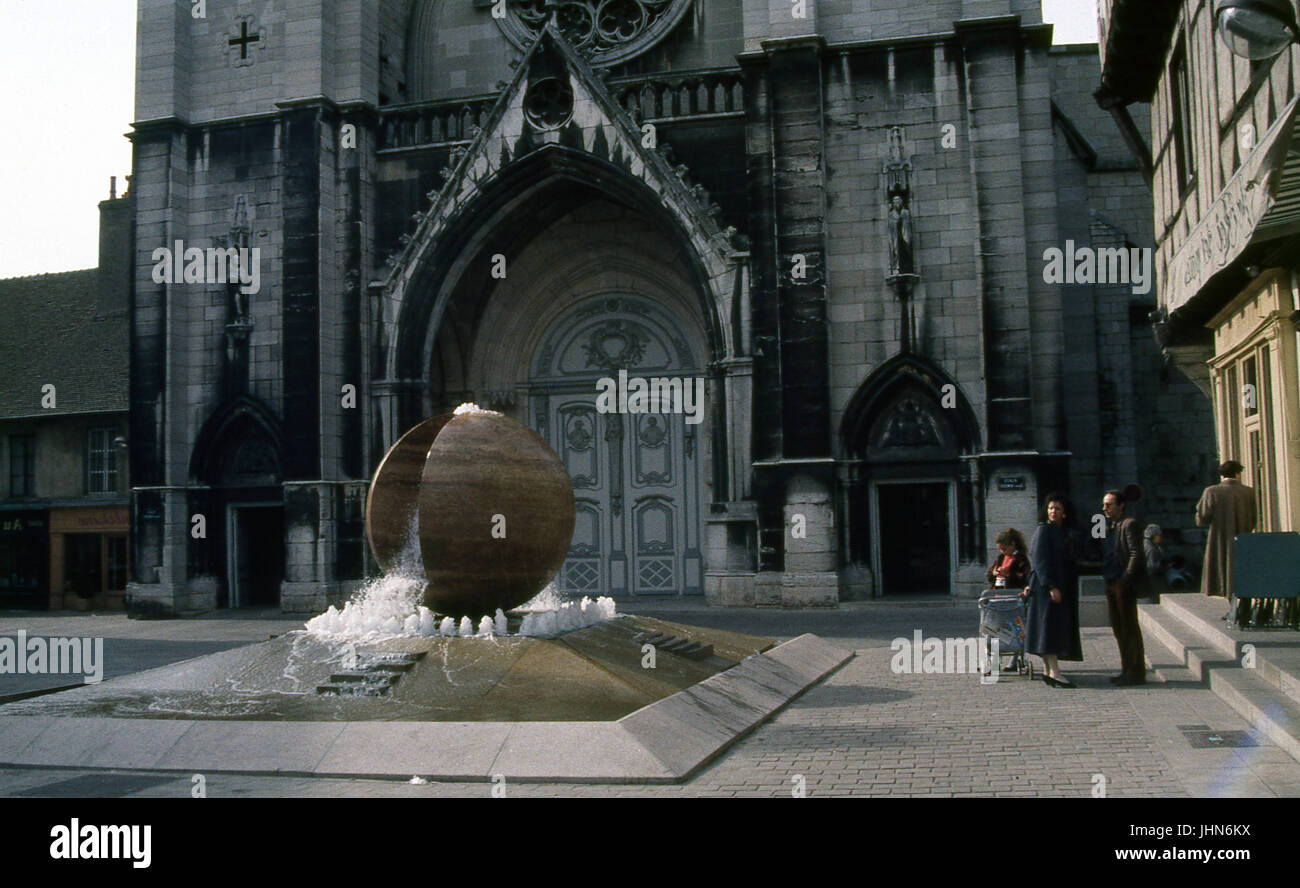 Place de la Matrix; Church; Chalon-Sur-Saone; Borgonha; France Stock ...