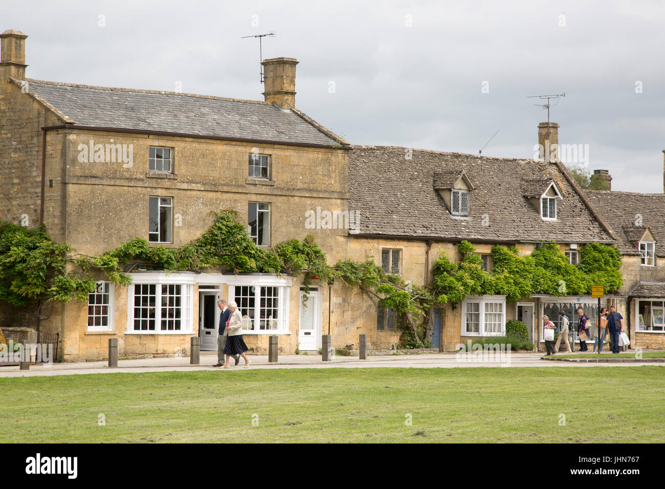 Village green england worcestershire hi-res stock photography and ...