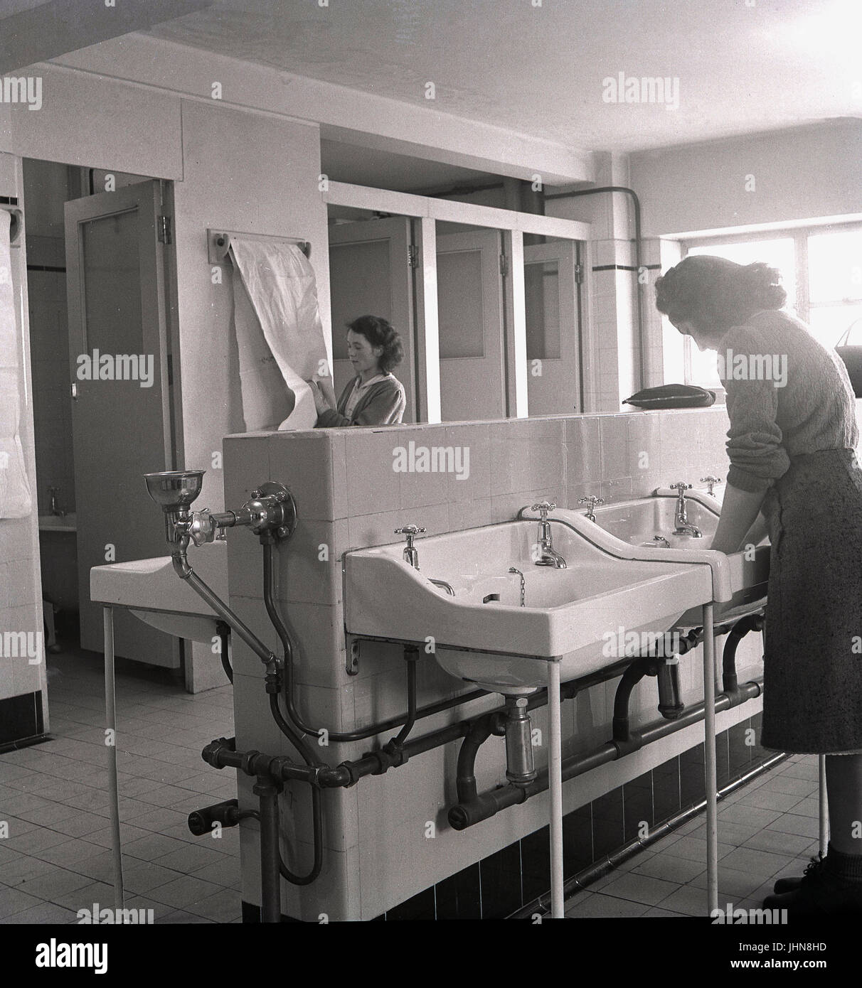 1950s restroom hi-res stock photography and images - Alamy