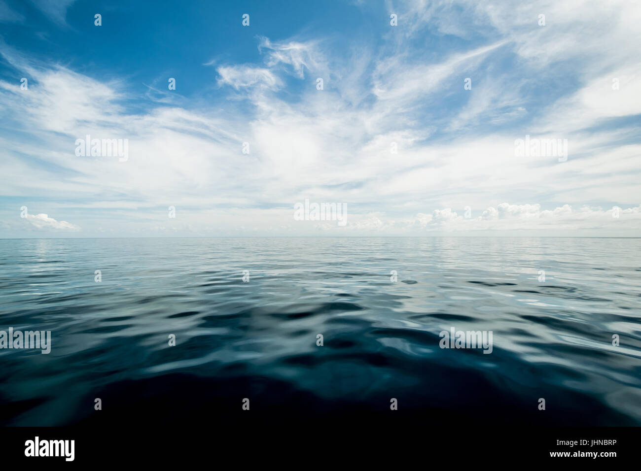 Blue sky water ocean sea waves hi-res stock photography and images - Alamy