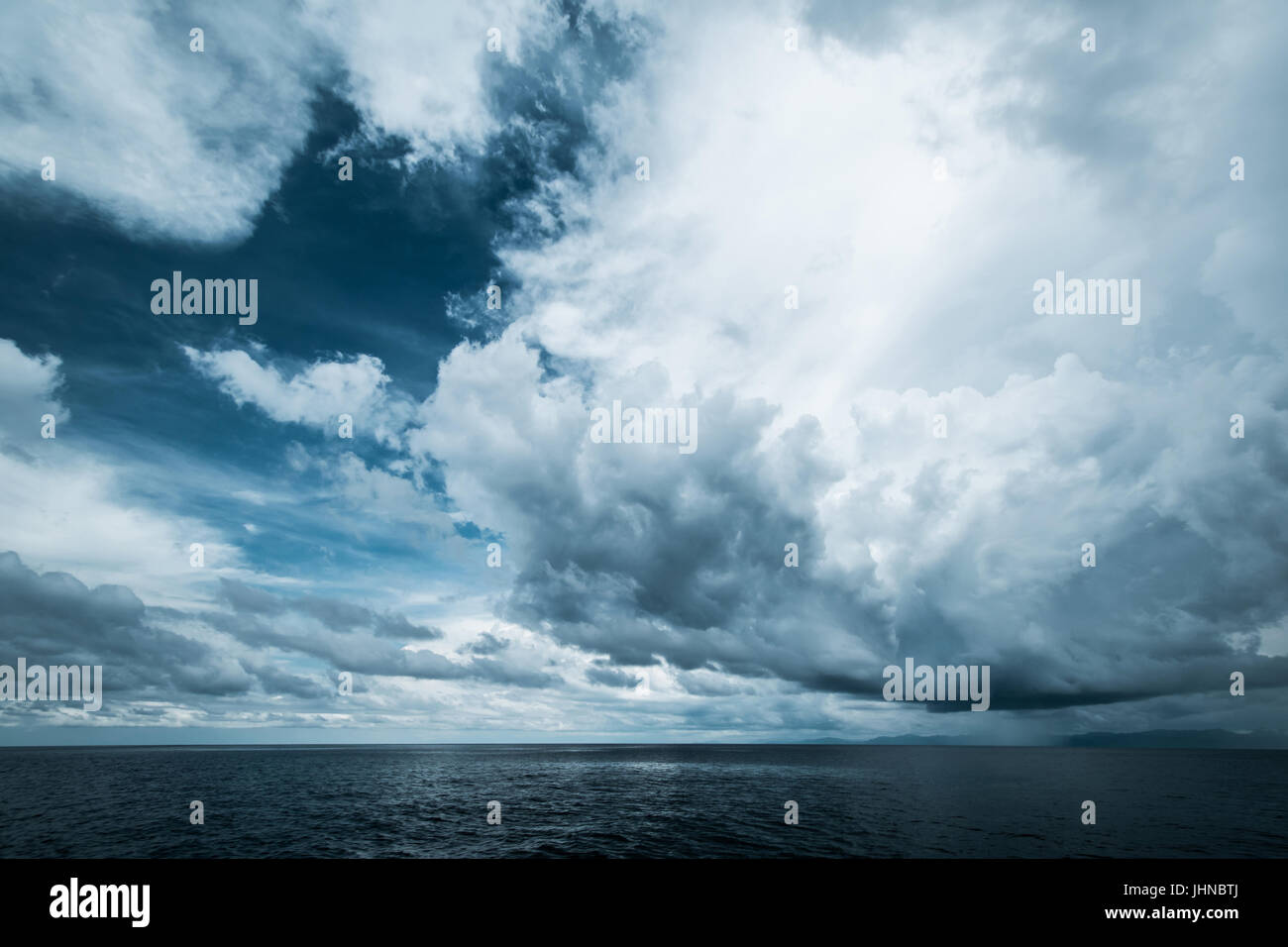Dark clouds hi-res stock photography and images - Alamy
