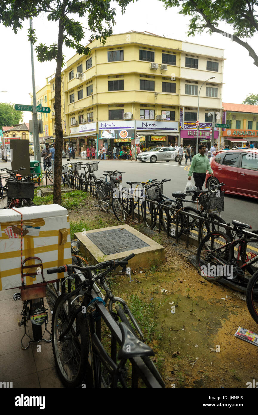 Busy intersection on Syed Alwi Road, Little India, Singapore Stock ...