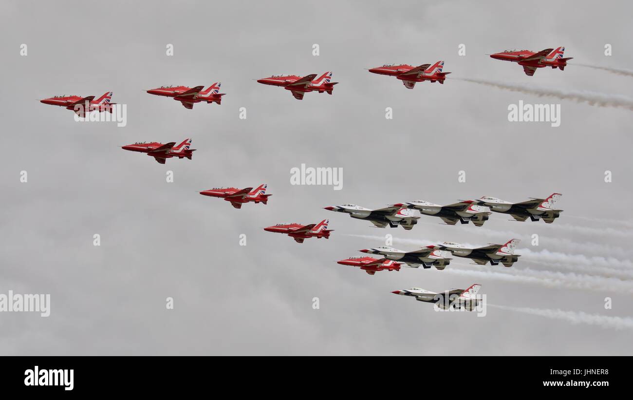 The Red Arrows flying in formation with the USAF Thunderbirds at the ...