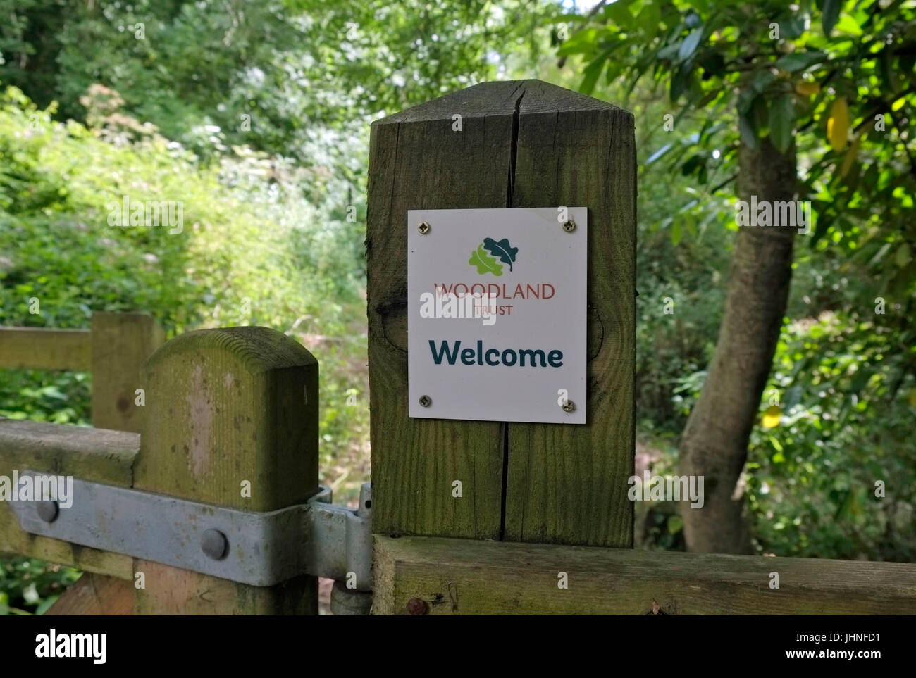 Woodland trust sign hi-res stock photography and images - Alamy
