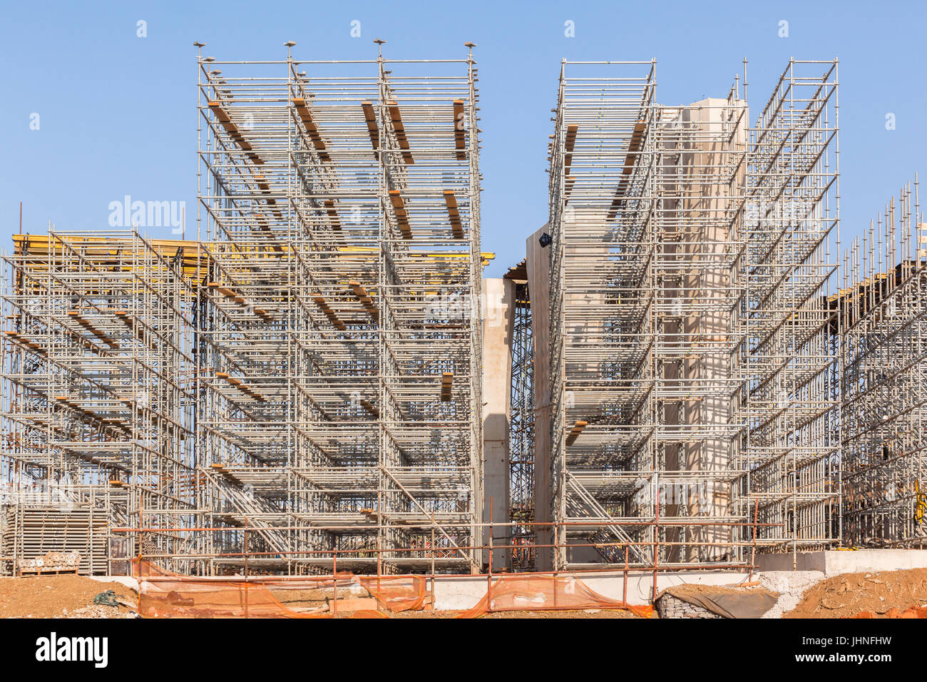 Steel scaffolding hi-res stock photography and images - Alamy
