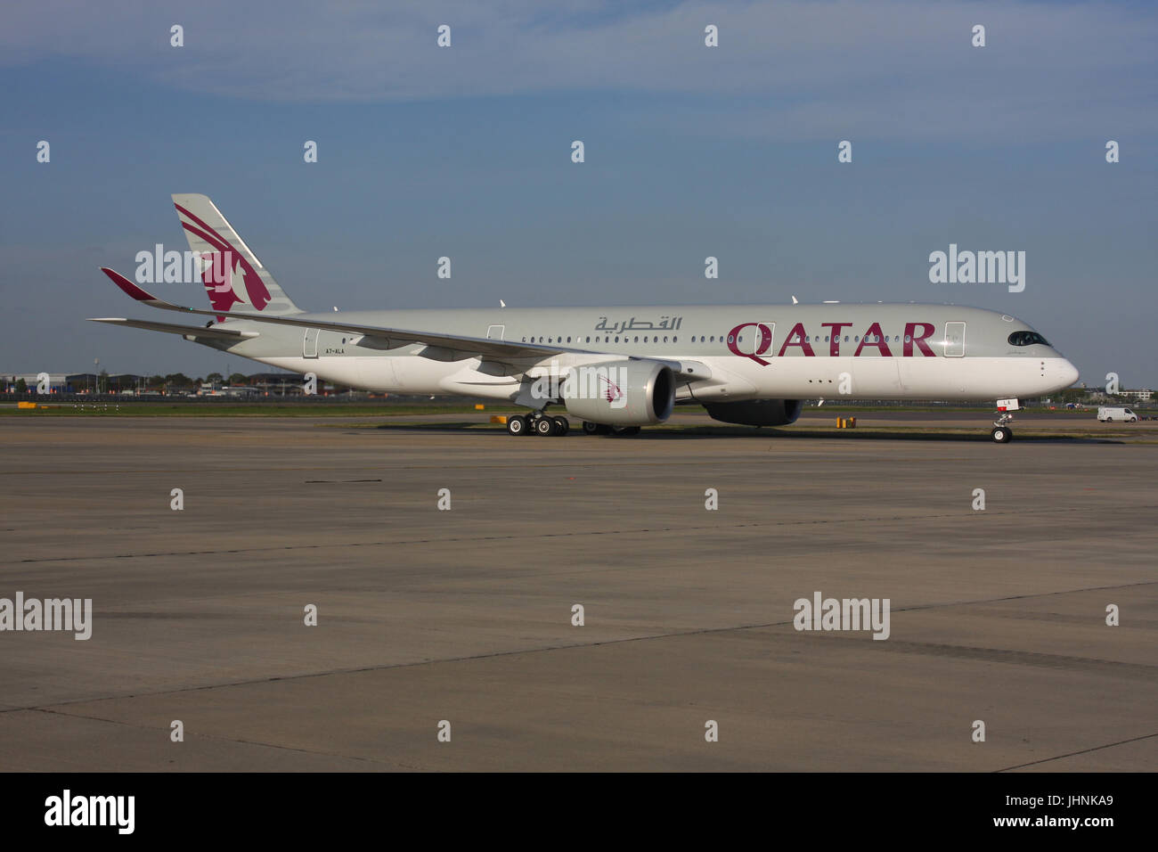 Qatar airways a350 hi-res stock photography and images - Alamy