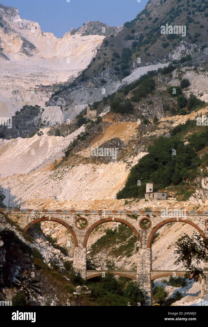 Ferrovia marmifera privata di carrara hi-res stock photography and ...