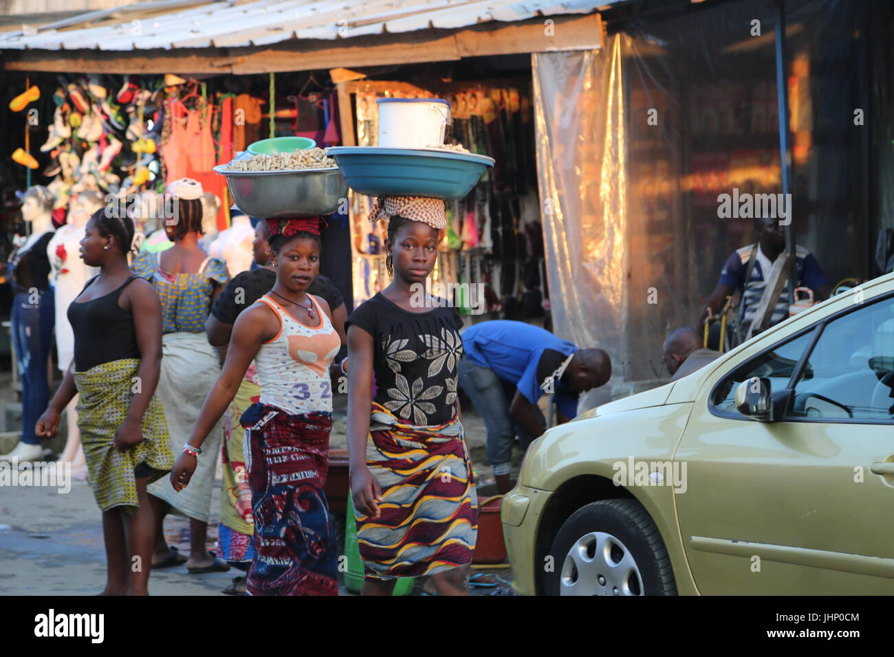 Conakry market hi-res stock photography and images - Alamy