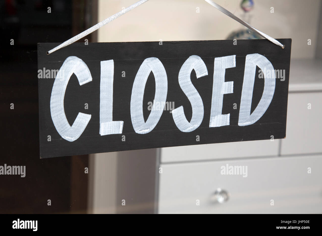 Closed Sign on Shop Window Stock Photo - Alamy