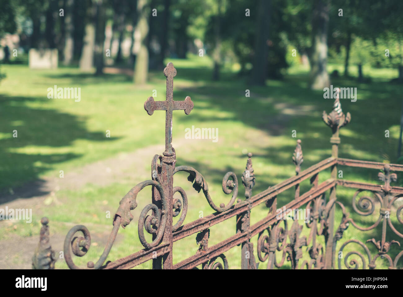 Old rusty iron grave cross hi-res stock photography and images - Alamy