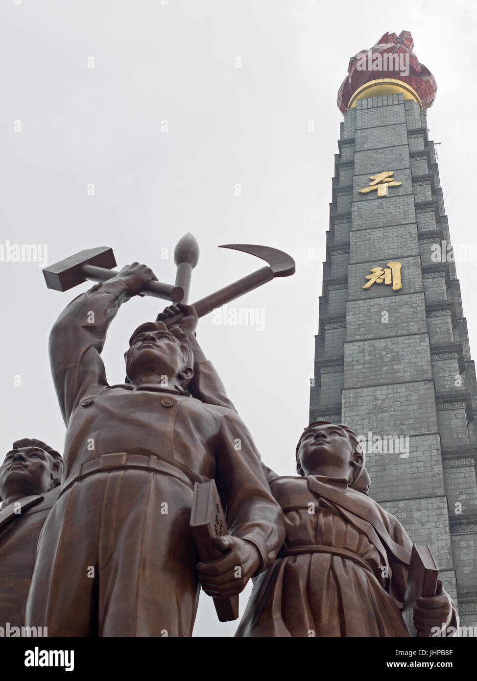 Juche tower statue pyongyang north hi-res stock photography and images ...
