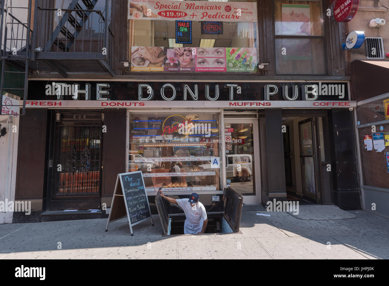 Open door to bakery hi-res stock photography and images - Alamy