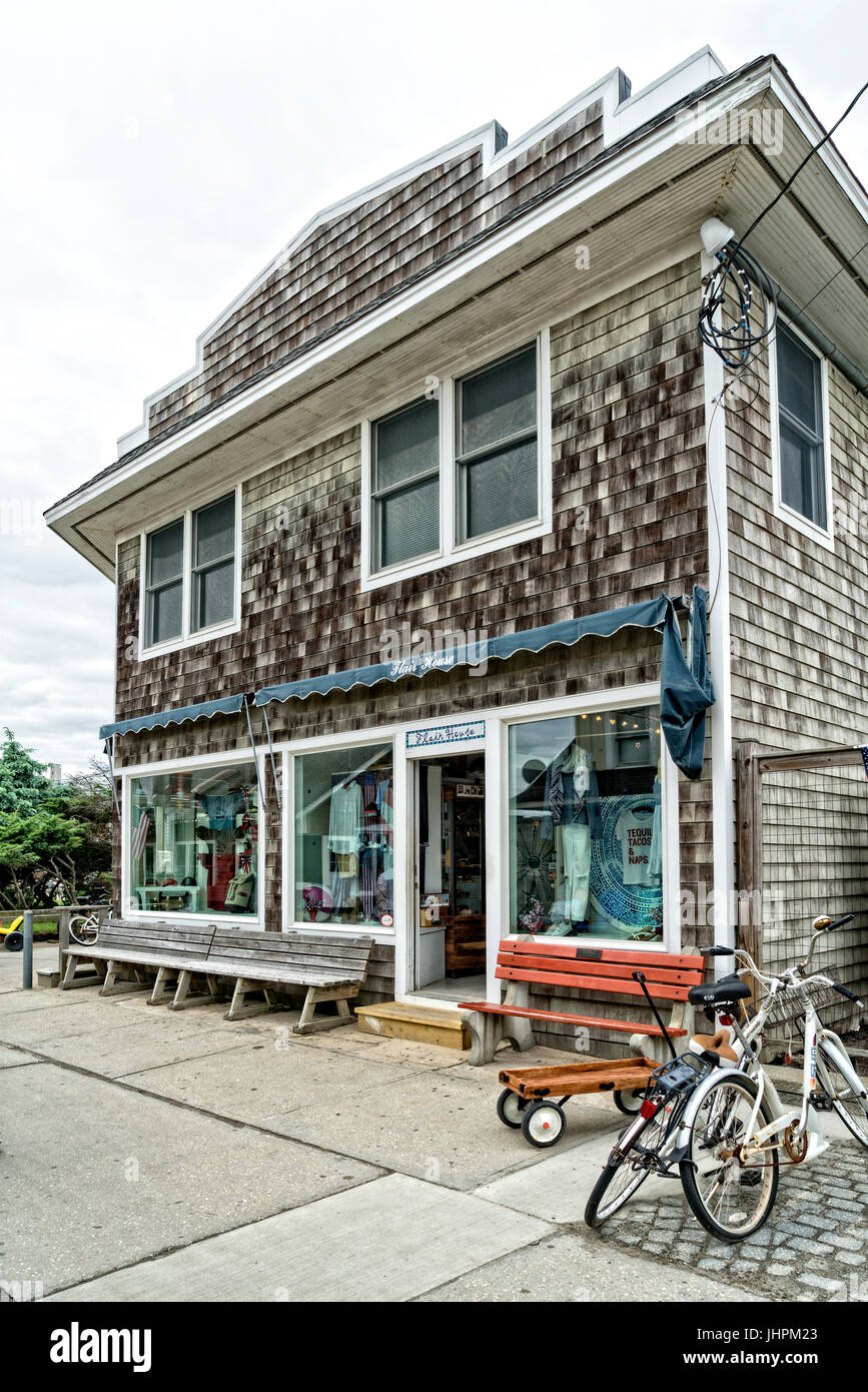 Two story retail store hi-res stock photography and images - Alamy