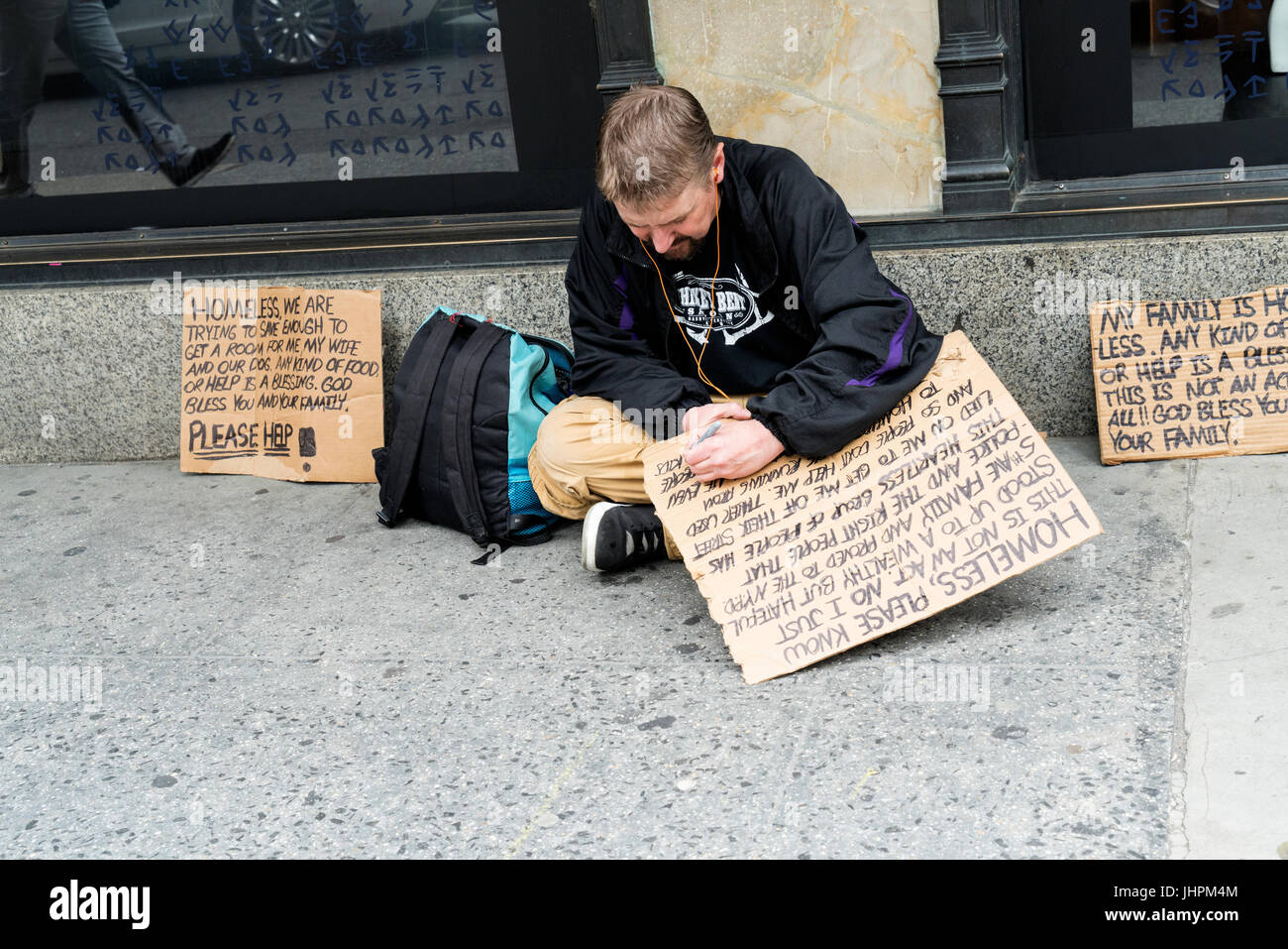 Making a sign hi-res stock photography and images - Alamy