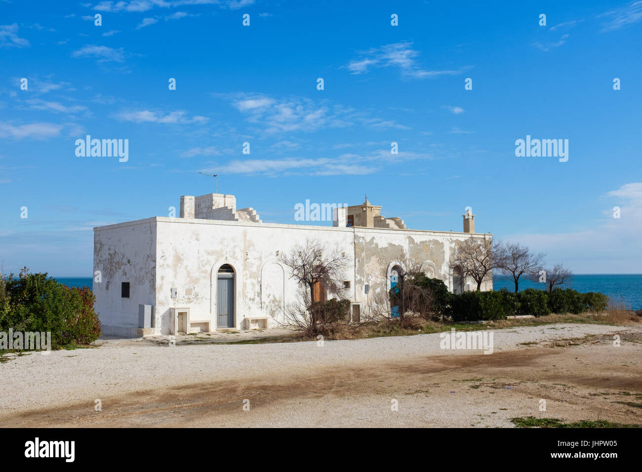 Typical Apulian house along the seacoast Stock Photo - Alamy