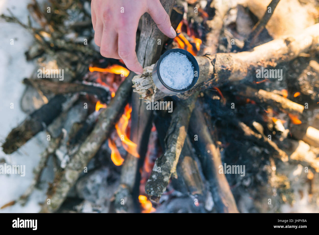 Campfire on the beach winter hi-res stock photography and images - Alamy