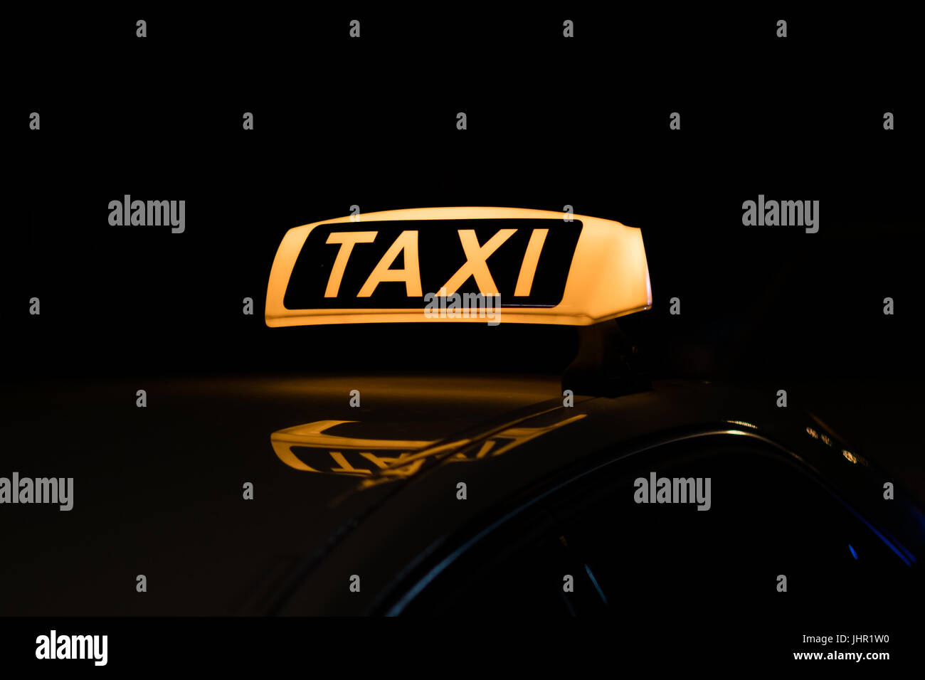 taxi sign illuminated - taxi sign at night Stock Photo - Alamy