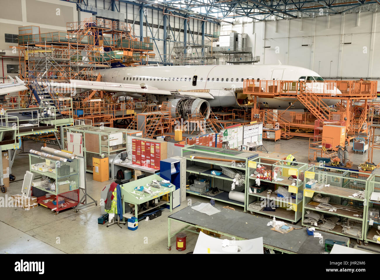 Aircraft maintenance platforms hi-res stock photography and images - Alamy