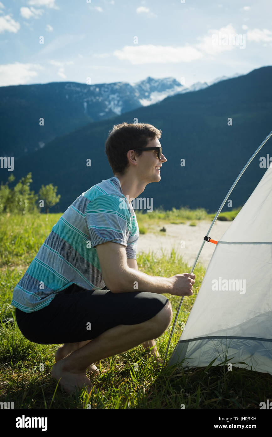 Putting a tent hi-res stock photography and images - Alamy