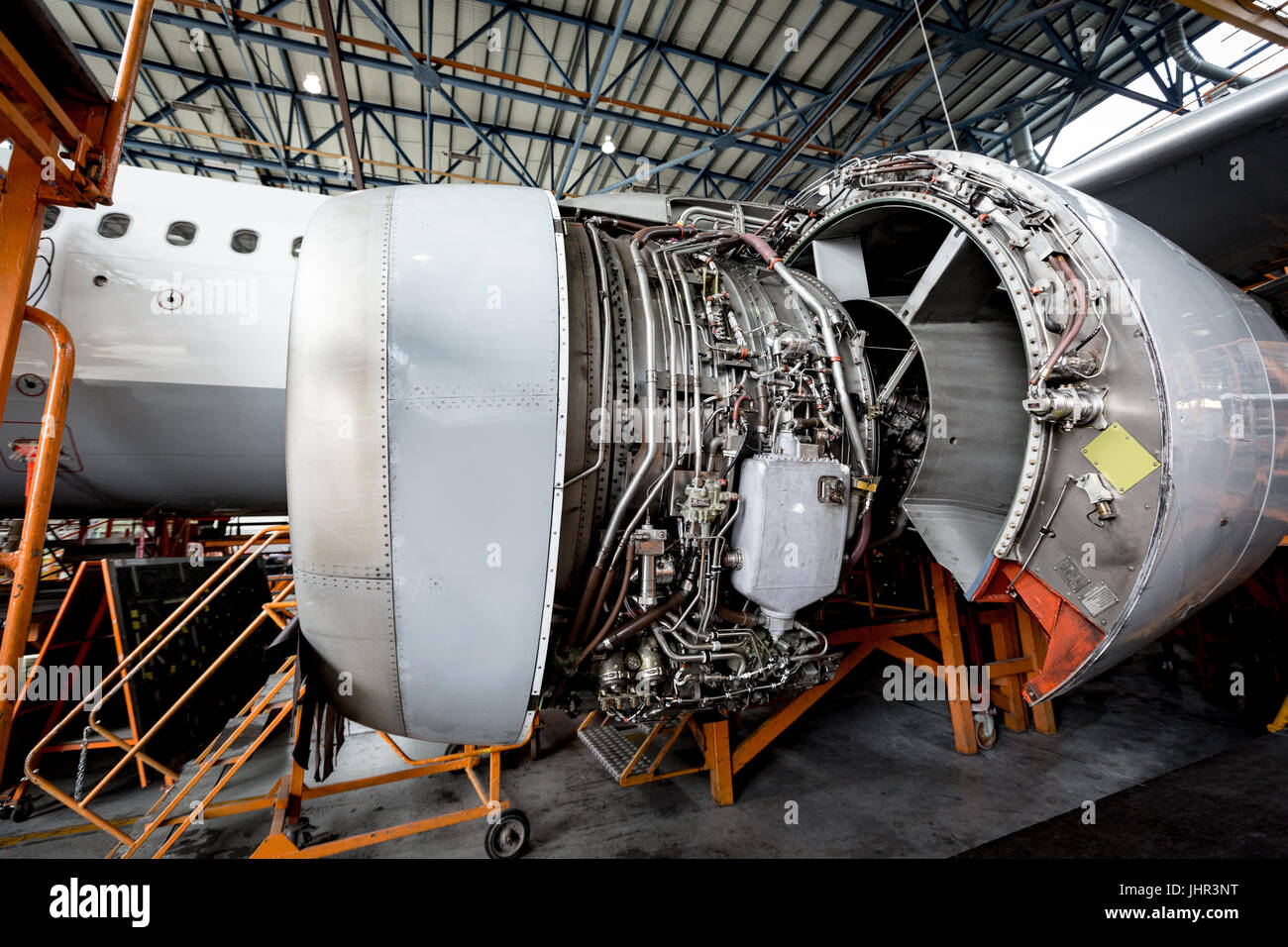 Aircraft maintenance platforms hi-res stock photography and images - Alamy