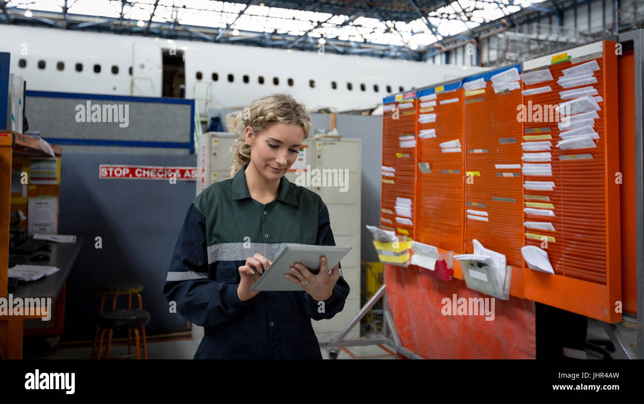 Aviation maintenance tablet hi-res stock photography and images - Alamy