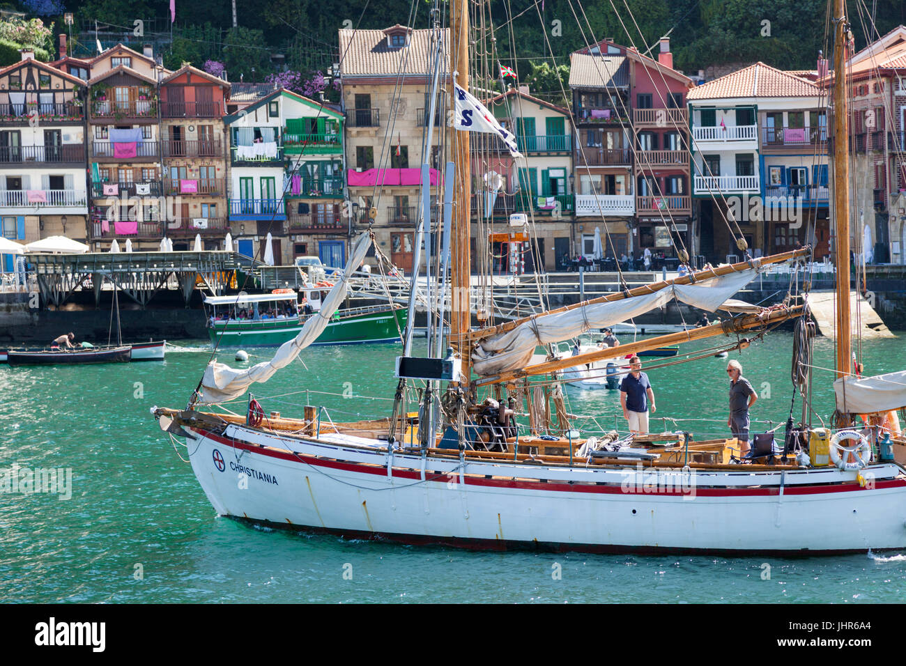 A Norwegian yacht in the harbour of Pasajes (Guipuzkoa - Spain). Bateau ...