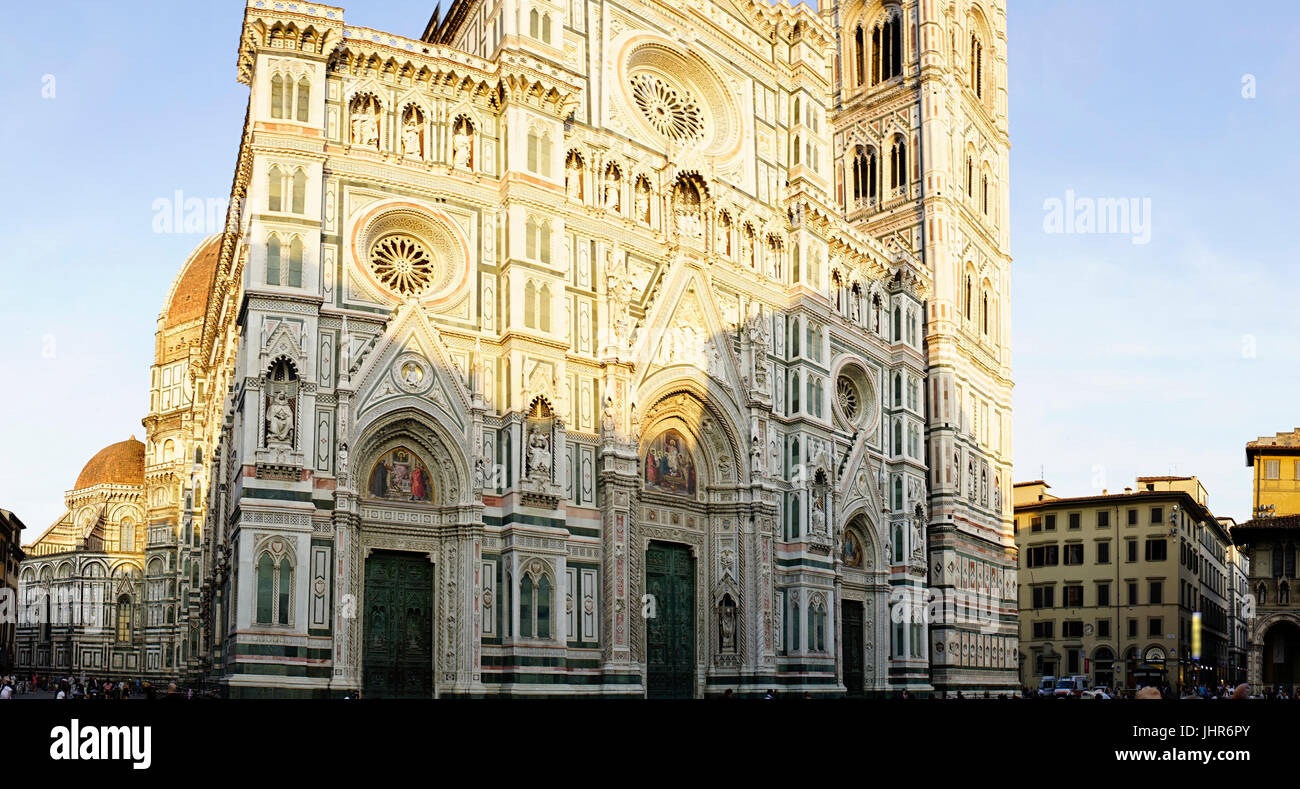 Views of neighborhoods, monuments, streets and the Duomo. Tourist sites ...