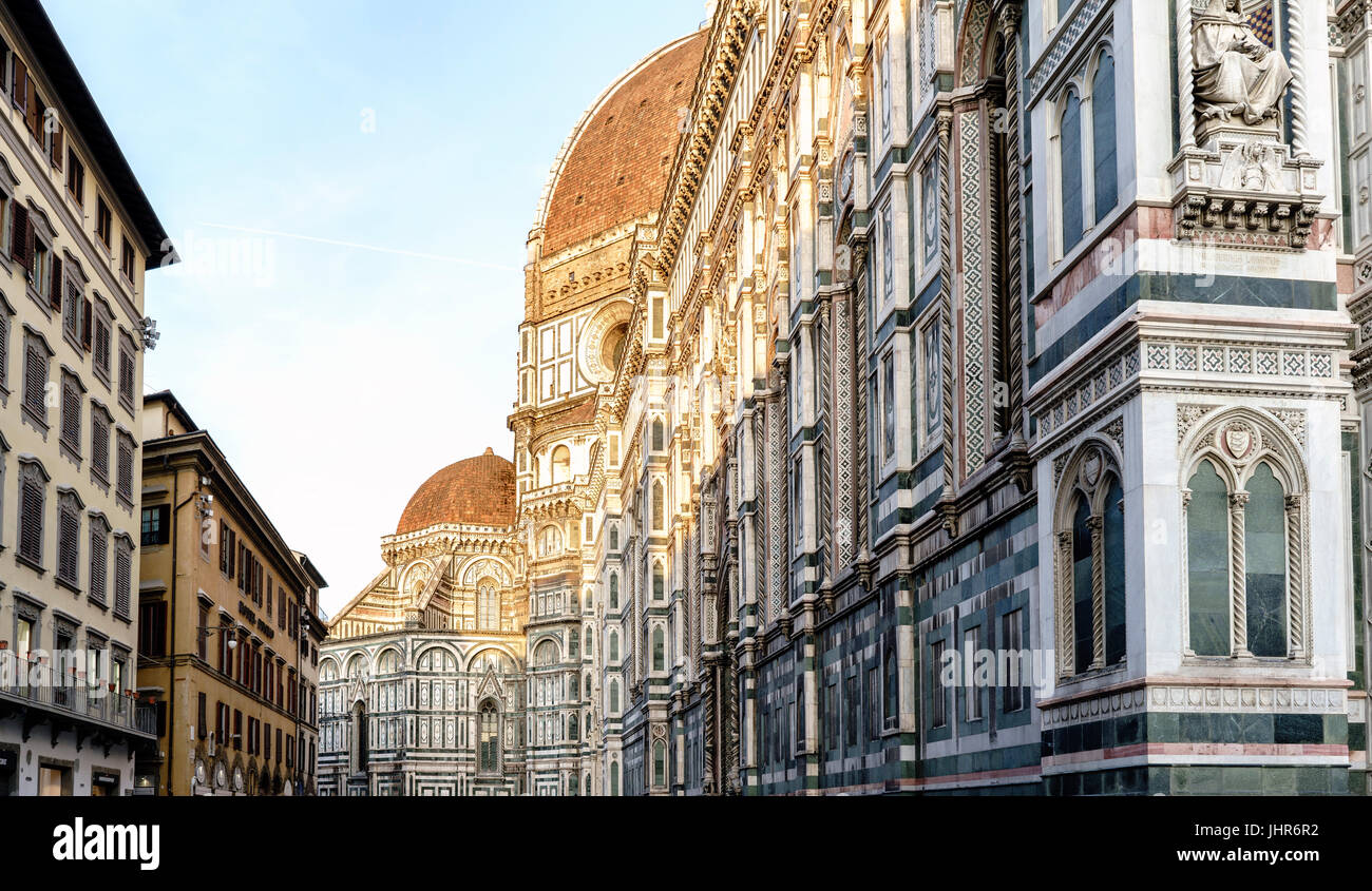 Views of neighborhoods, monuments, streets and the Duomo. Tourist sites ...