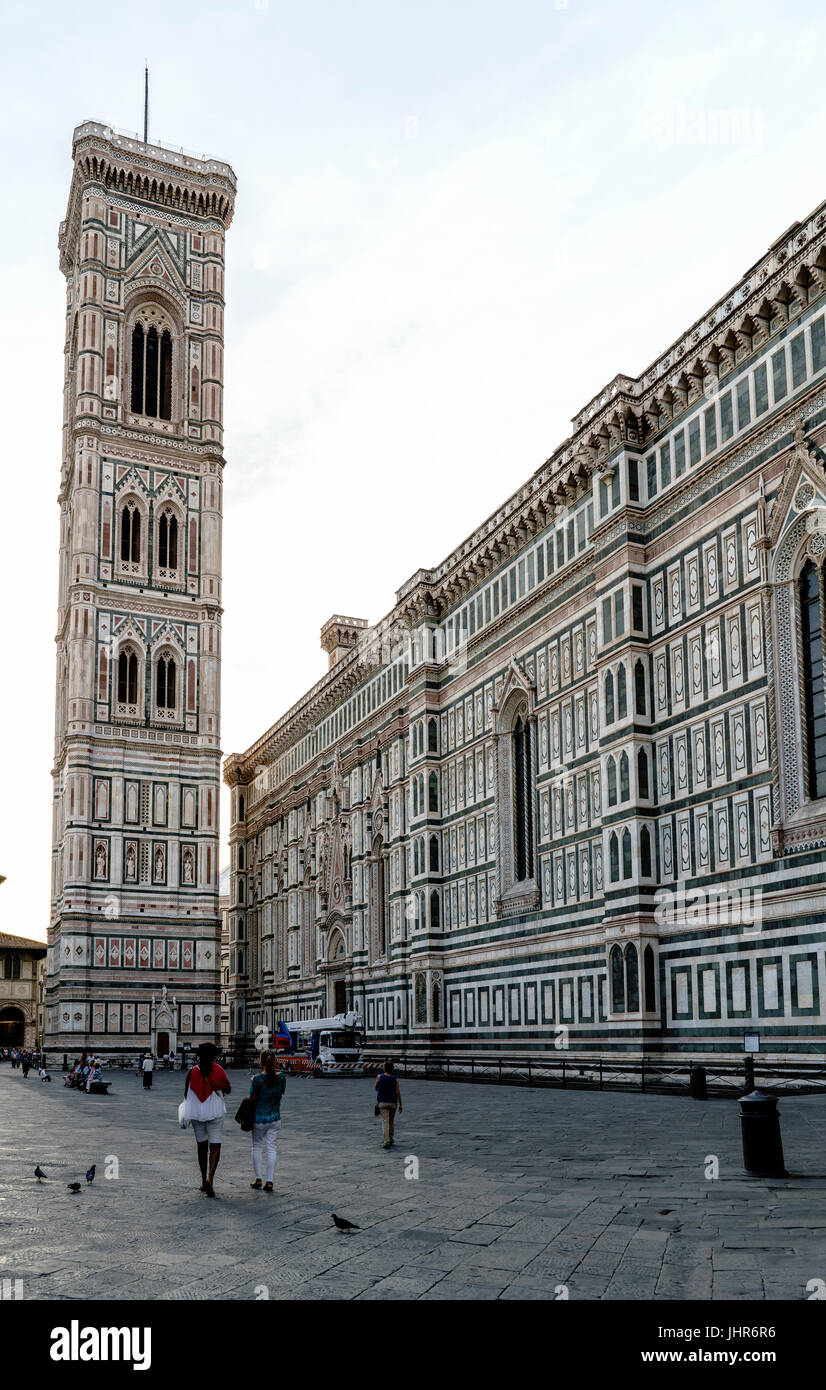 Views of neighborhoods, monuments, streets and the Duomo. Tourist sites ...