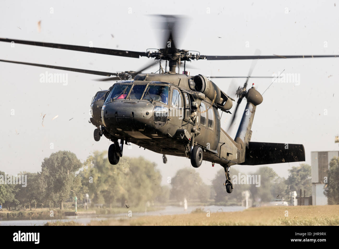 Helicopters landing hi-res stock photography and images - Alamy