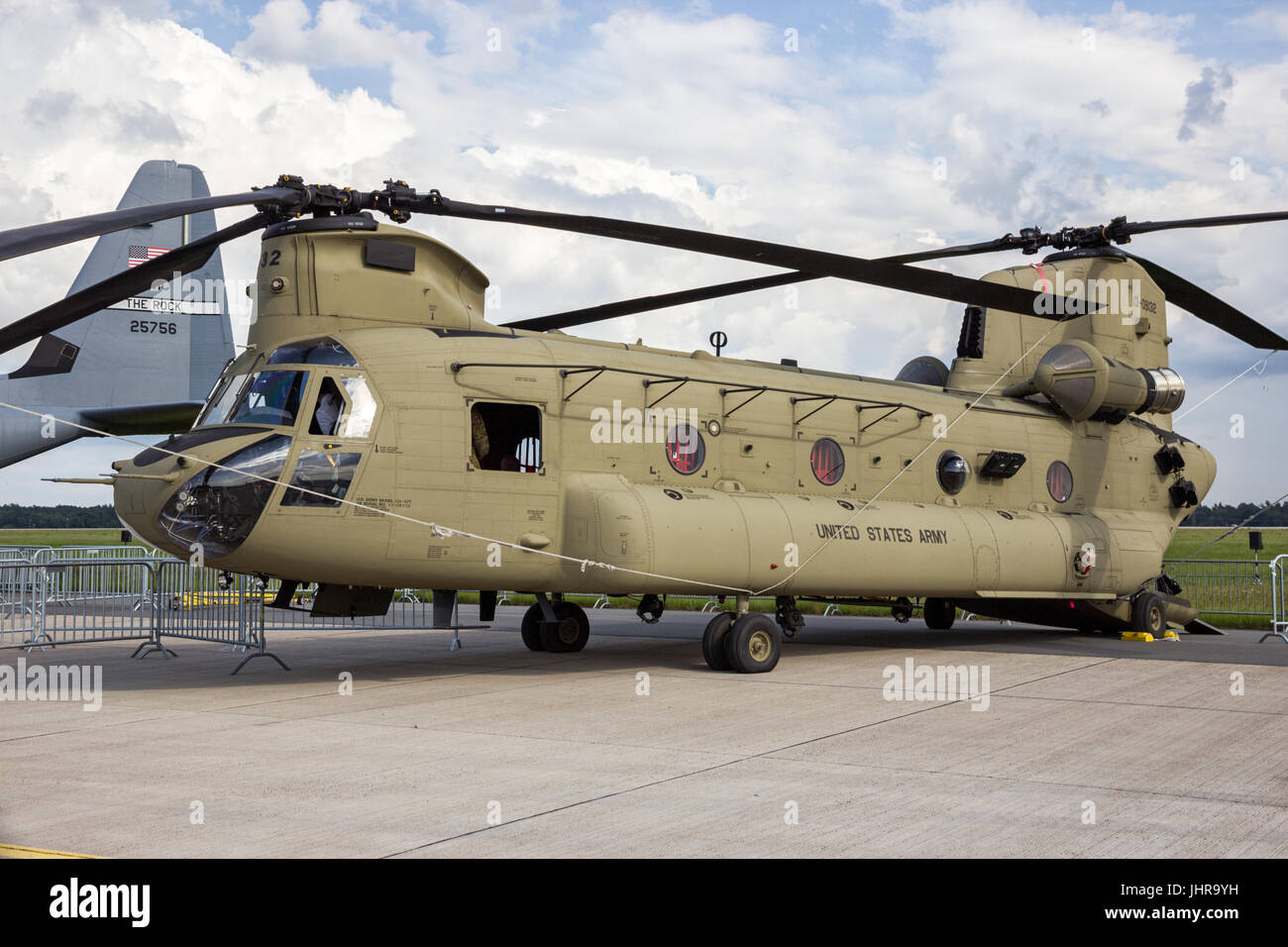 Boeing ch 47f chinook hi-res stock photography and images - Alamy