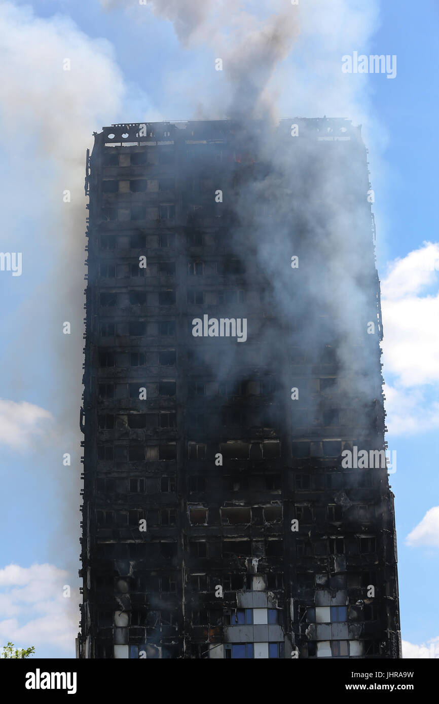 Smoke billows from Grenfell Tower after a fire engulfed the block in ...