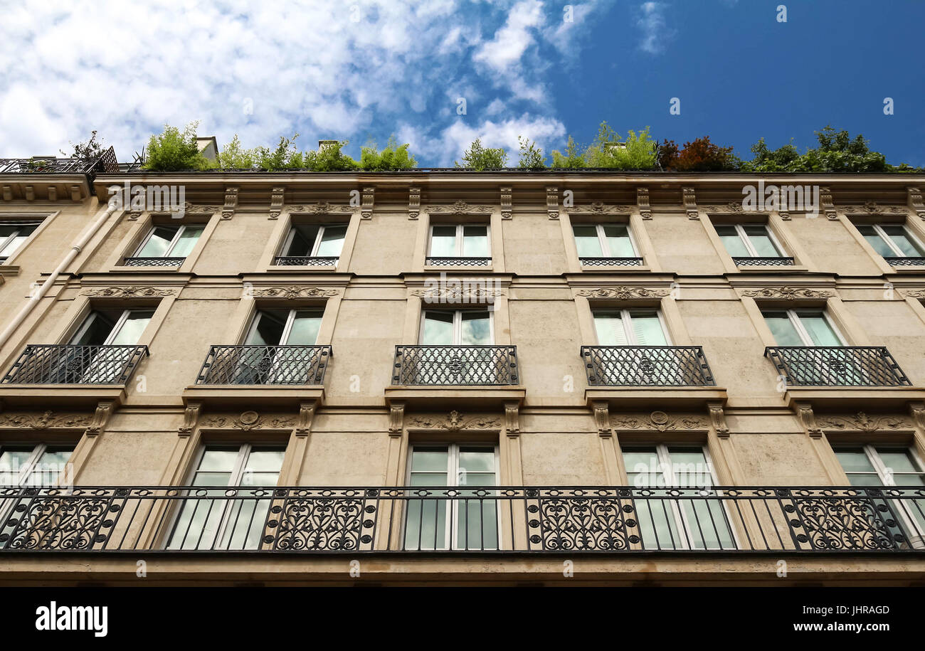 The facade of traditional Parisian building, France Stock Photo - Alamy