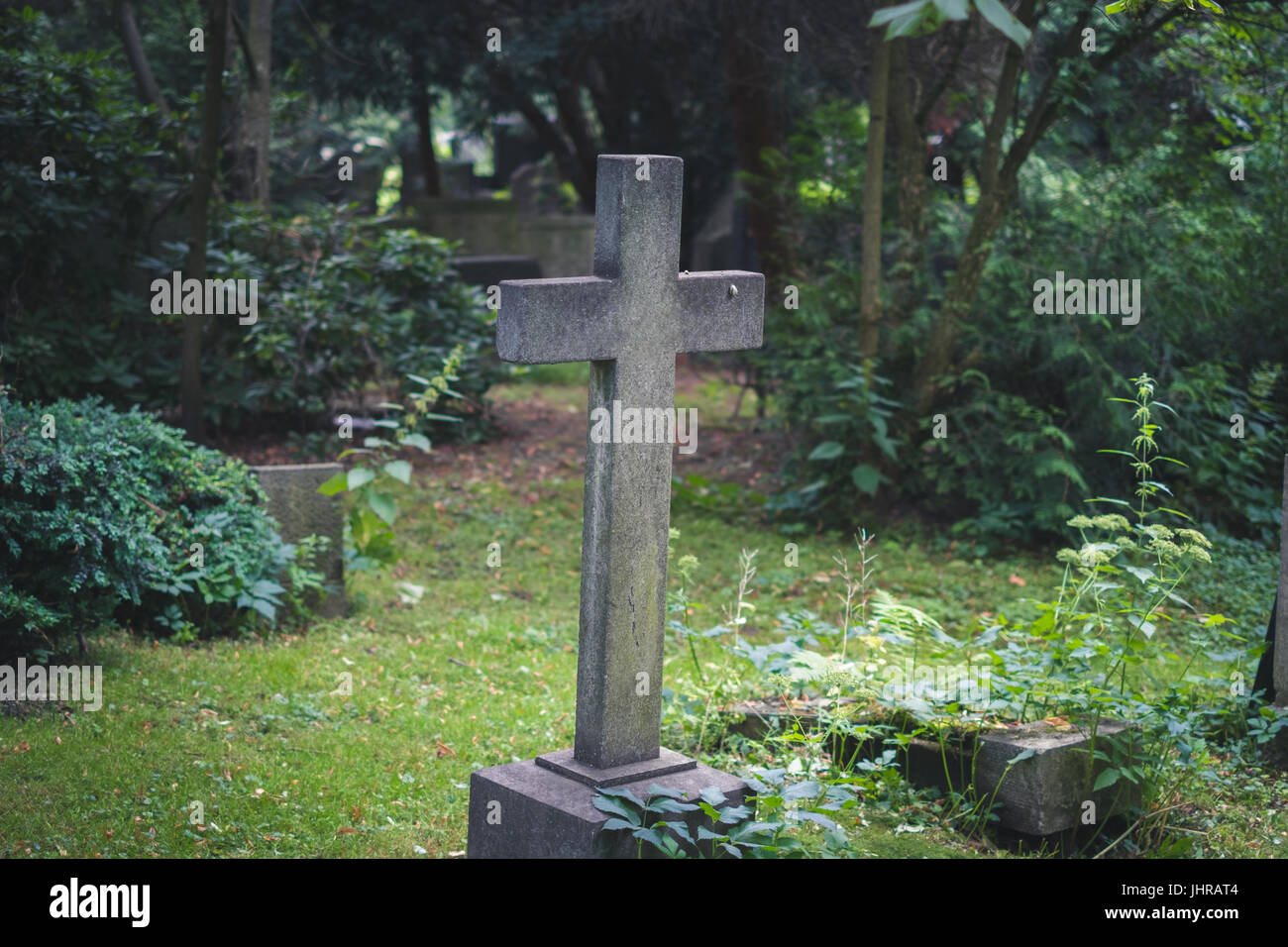 Grave gravestone cemetery hi-res stock photography and images - Alamy