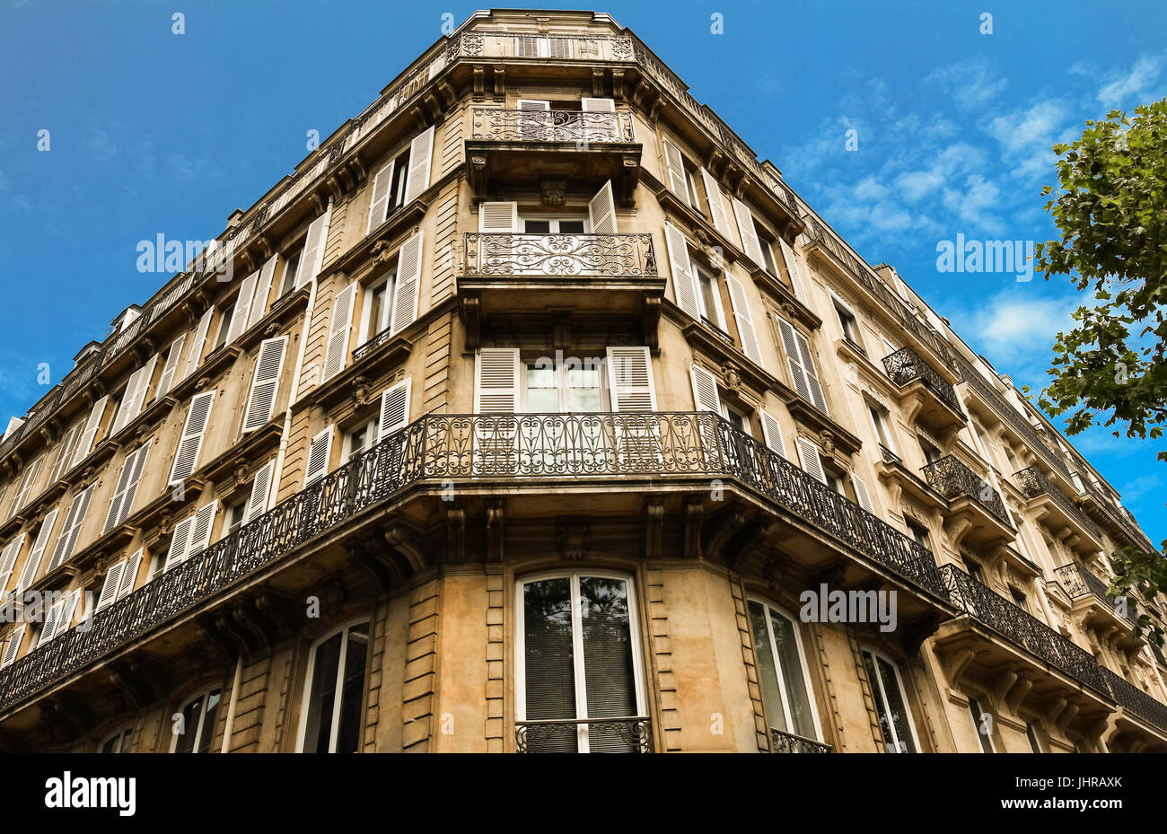 The facade of traditional Parisian building, France Stock Photo - Alamy