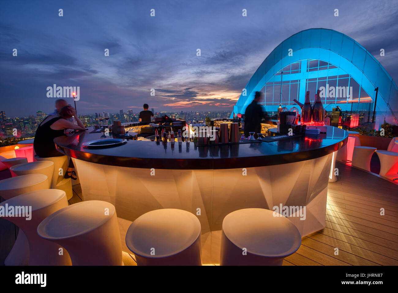 Bangkok thailand rooftop roof thai hi-res stock photography and images ...