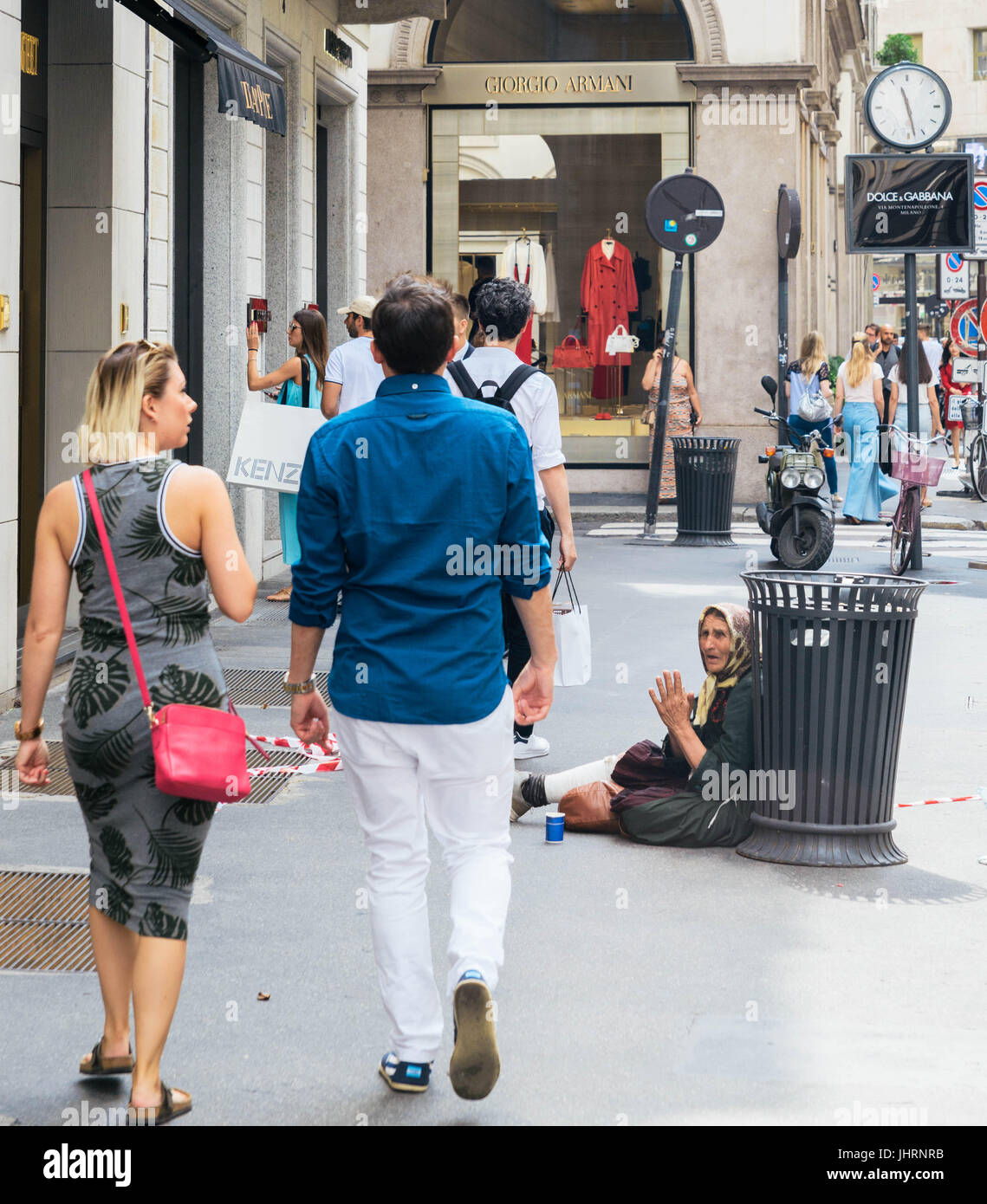 Shoppers shopping woman hi-res stock photography and images - Alamy